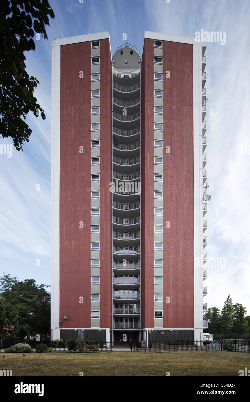 The three tower blocks in lewisham park hi-res stock photography and ...