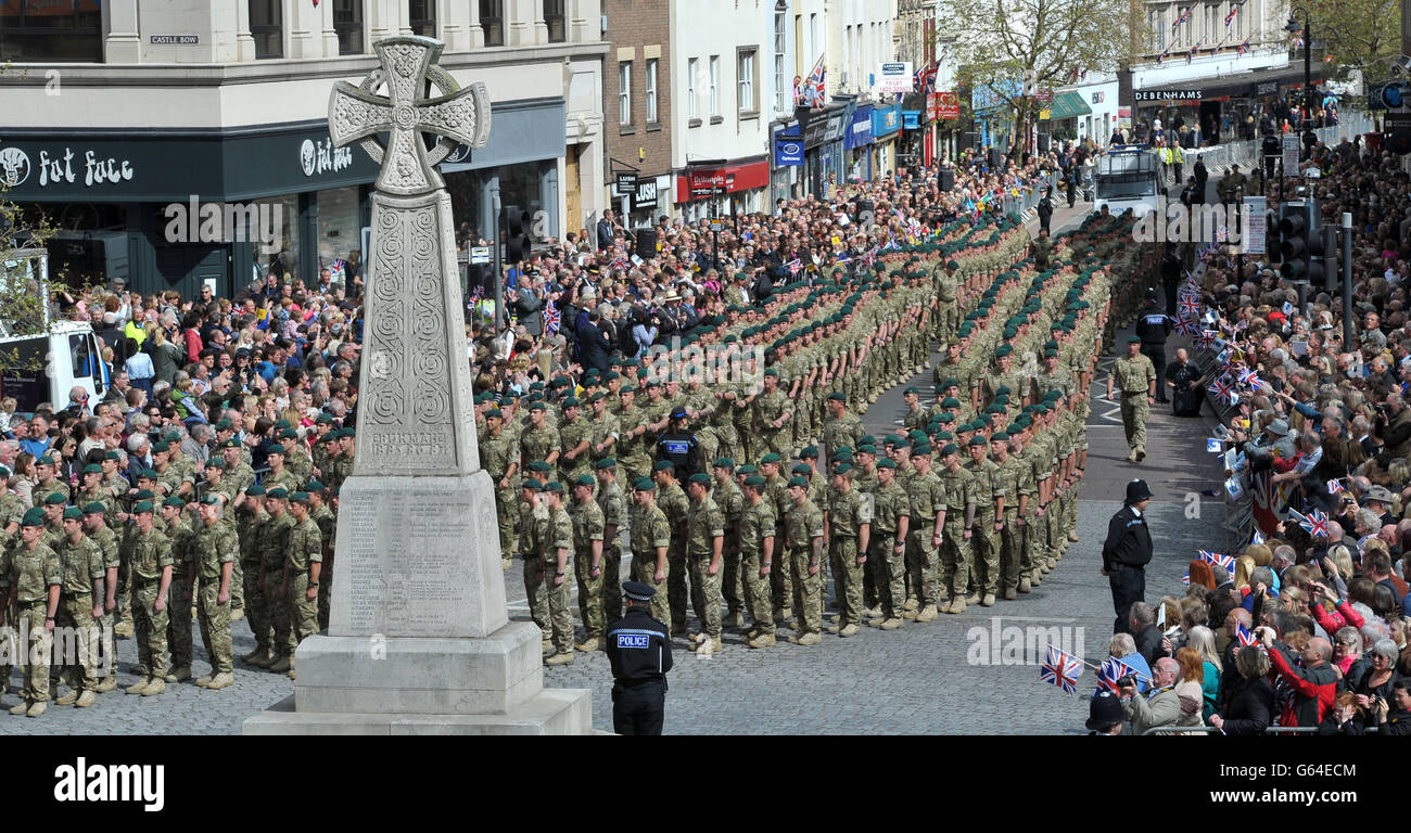 40 commando homecoming parade hi-res stock photography and images - Alamy
