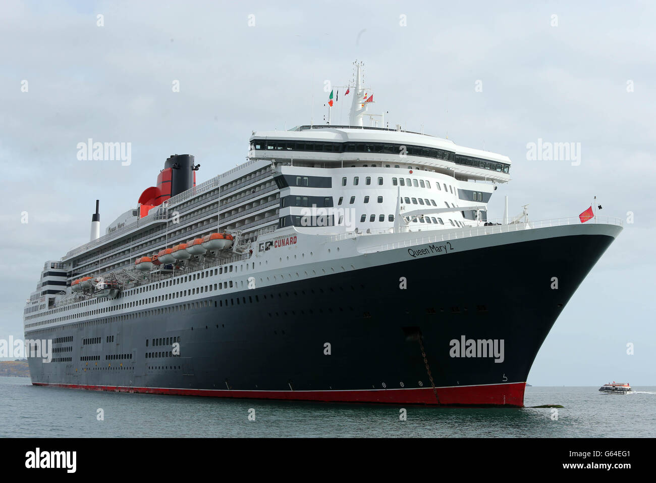 RMS Queen Mary II in Ireland Stock Photo - Alamy