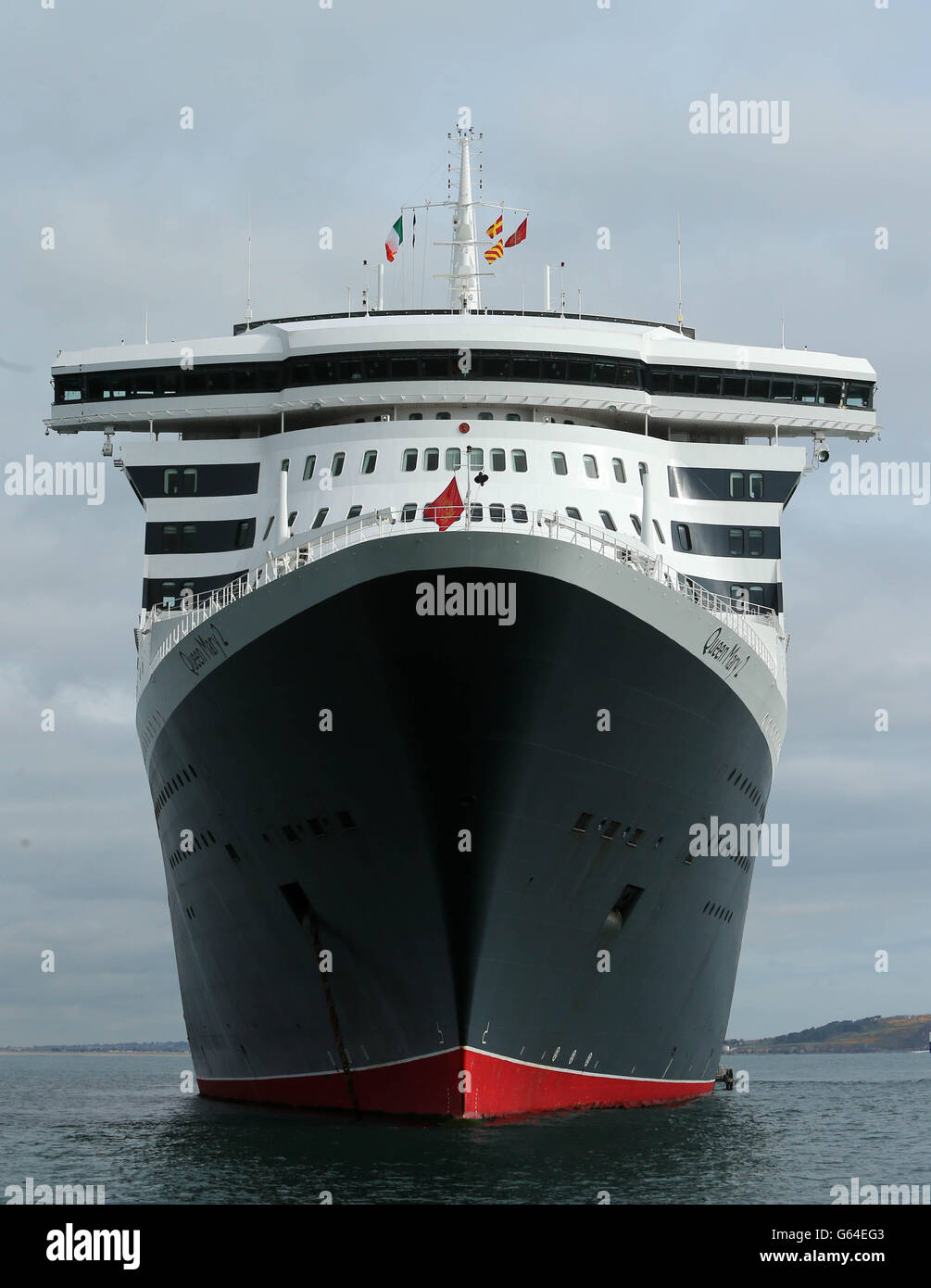 RMS Queen Mary II in Ireland Stock Photo - Alamy