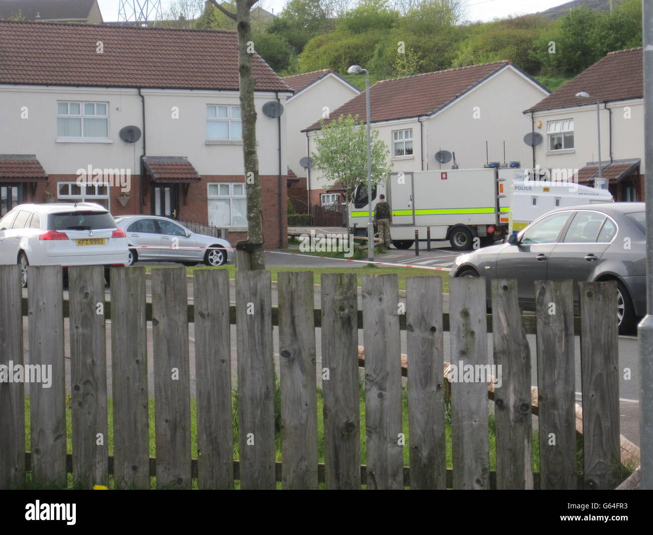 Army bomb disposal team scene in foxes glen hi-res stock photography ... Army bomb disposal team scene in foxes glen hi-res stock photography ...