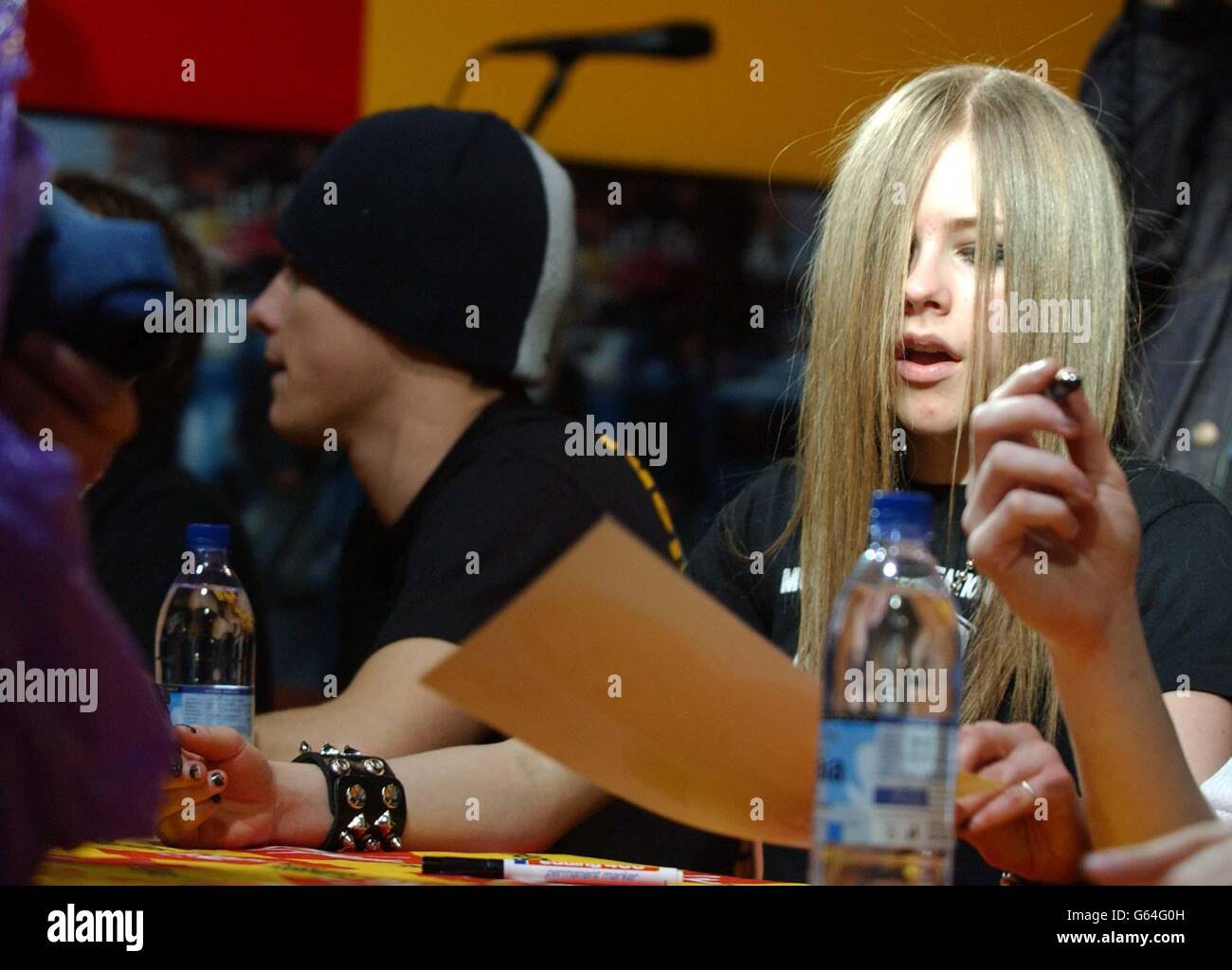 Avril Lavigne - Record Signing Stock Photo - Alamy