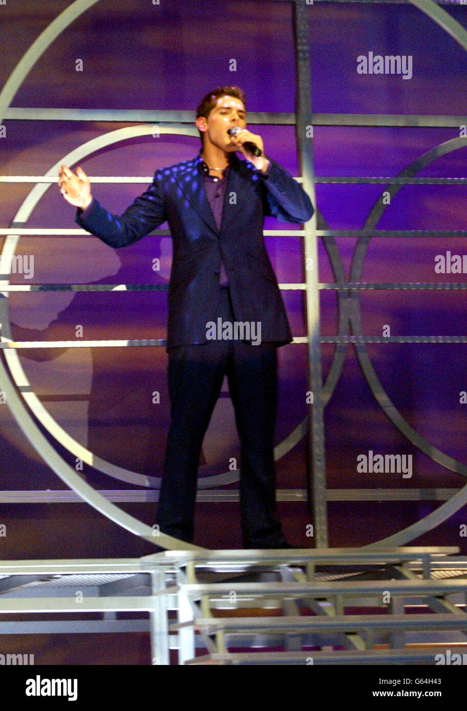 Malachi singing on stage hi-res stock photography and images - Alamy