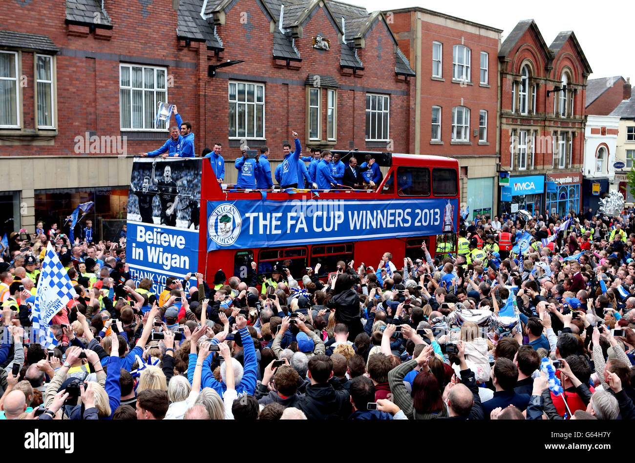 Wigan athletic fa cup trophy parade hi-res stock photography and images ...