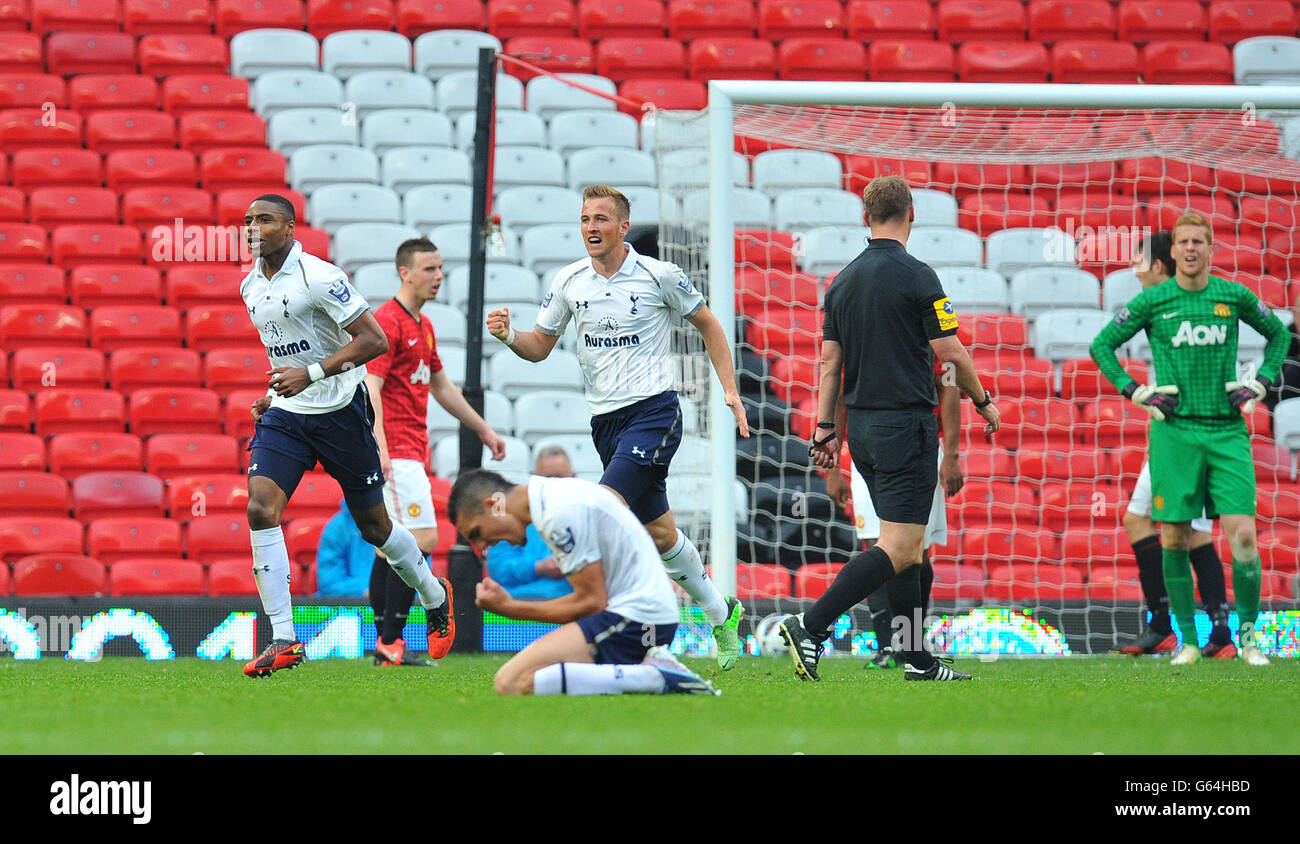 Tottenham Hotspur's Jonathan Obika (left) celebrates scoring against ...