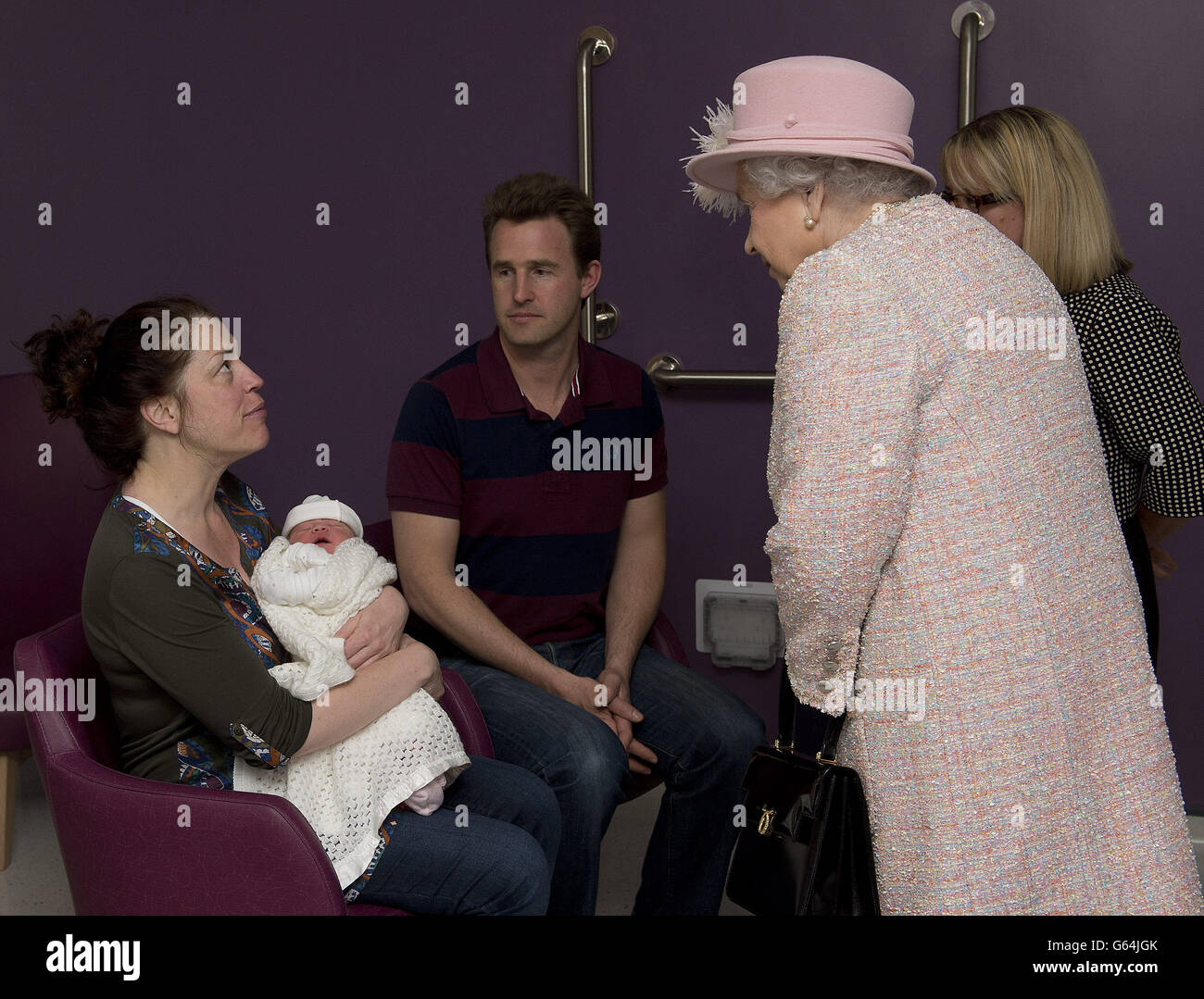 Queen Elizabeth II meeting Claire Morris who gave birth at 2.46 am this ...