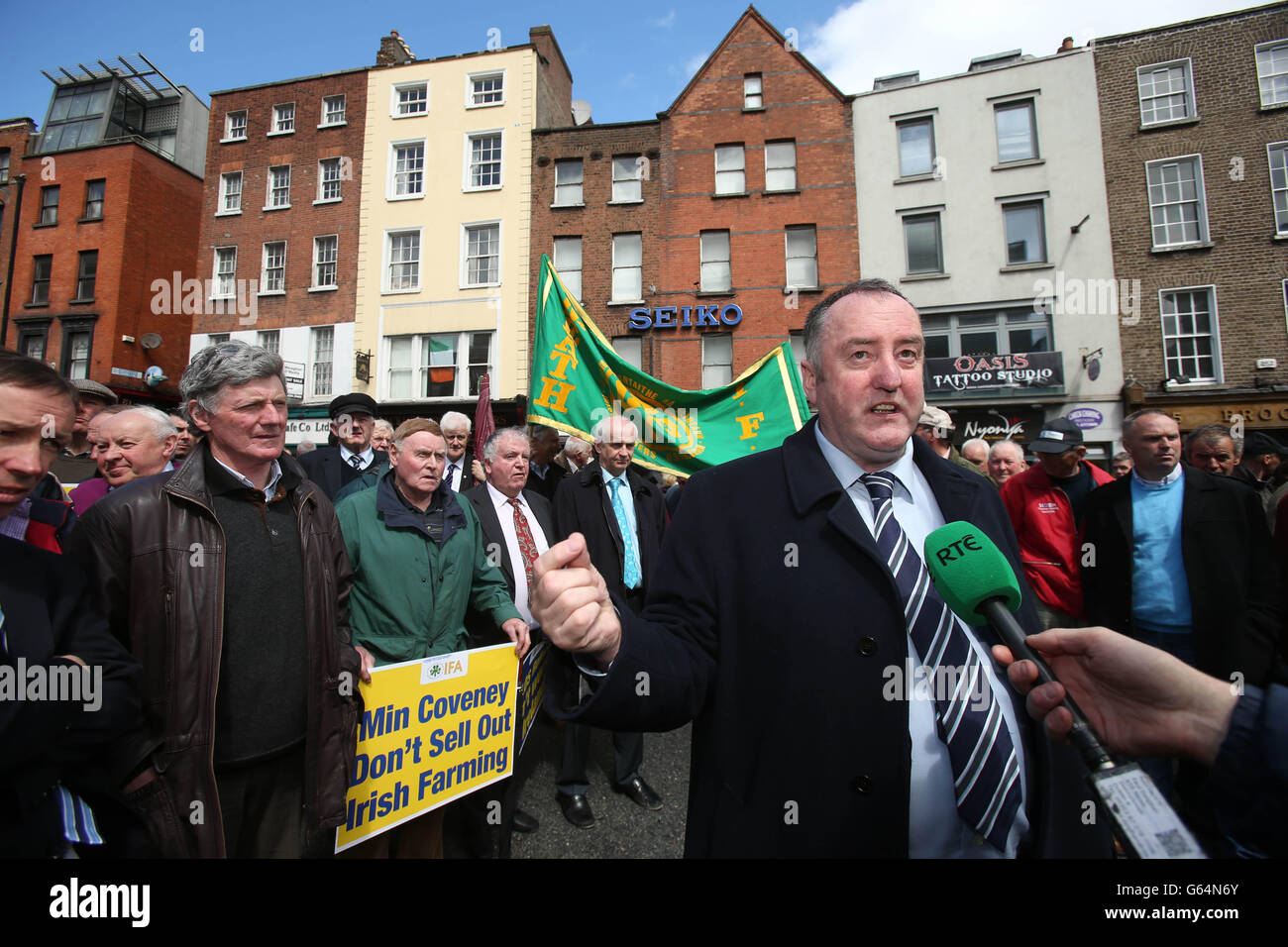 News irish farmers hi-res stock photography and images - Alamy