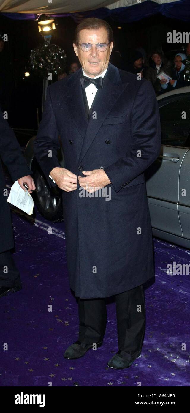 British actor roger moore arrives hi-res stock photography and images ...