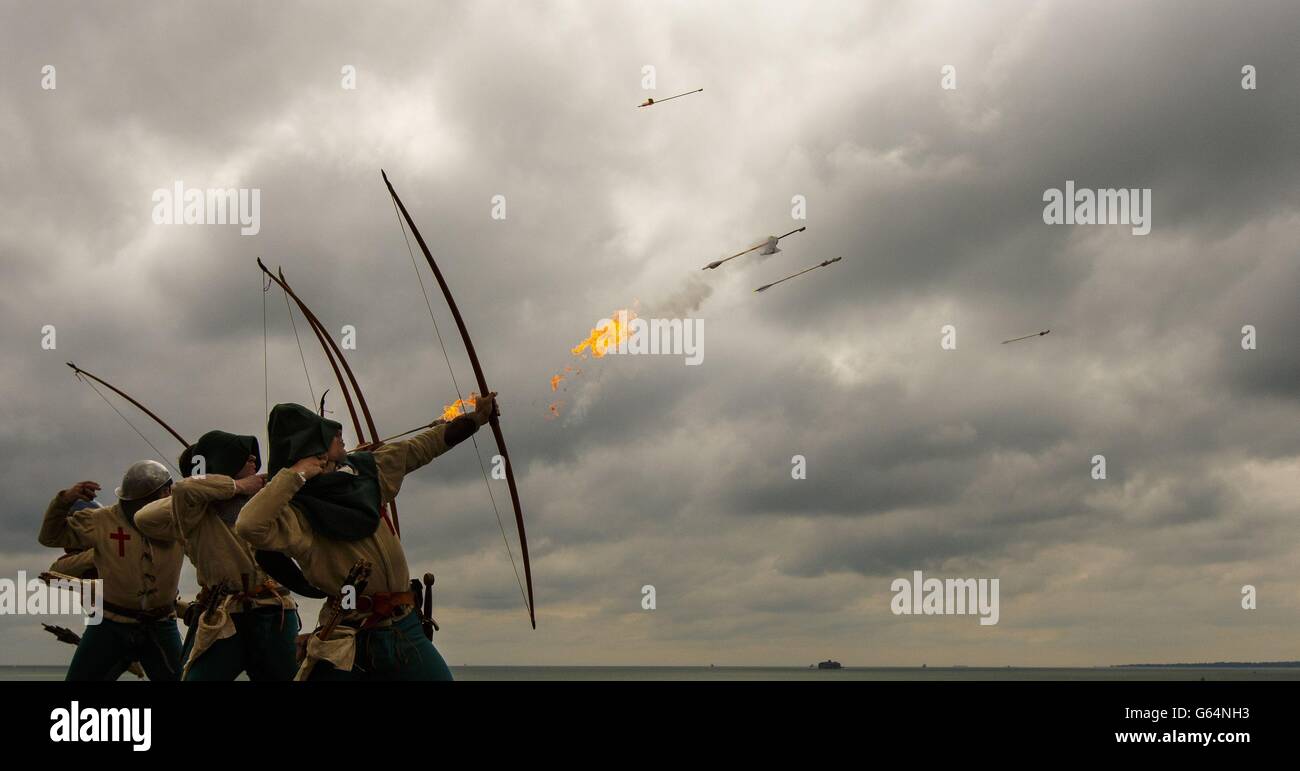 Flaming arrows hi-res stock photography and images - Alamy