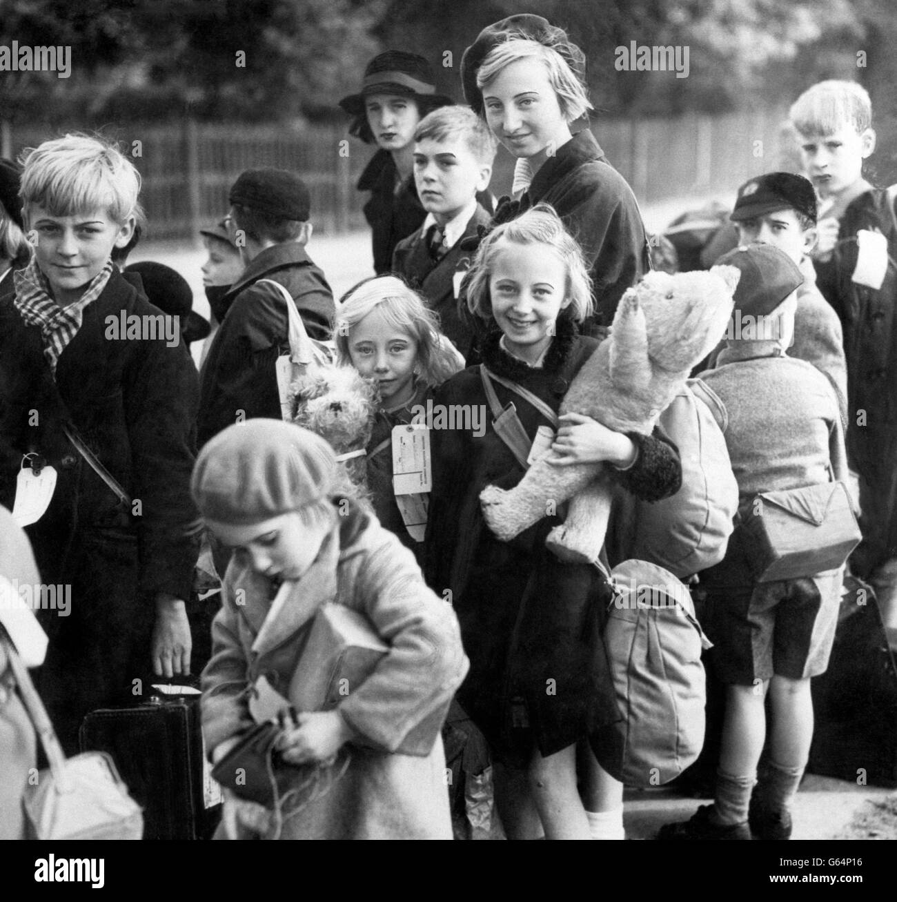 World war two children evacuees hi-res stock photography and images - Alamy