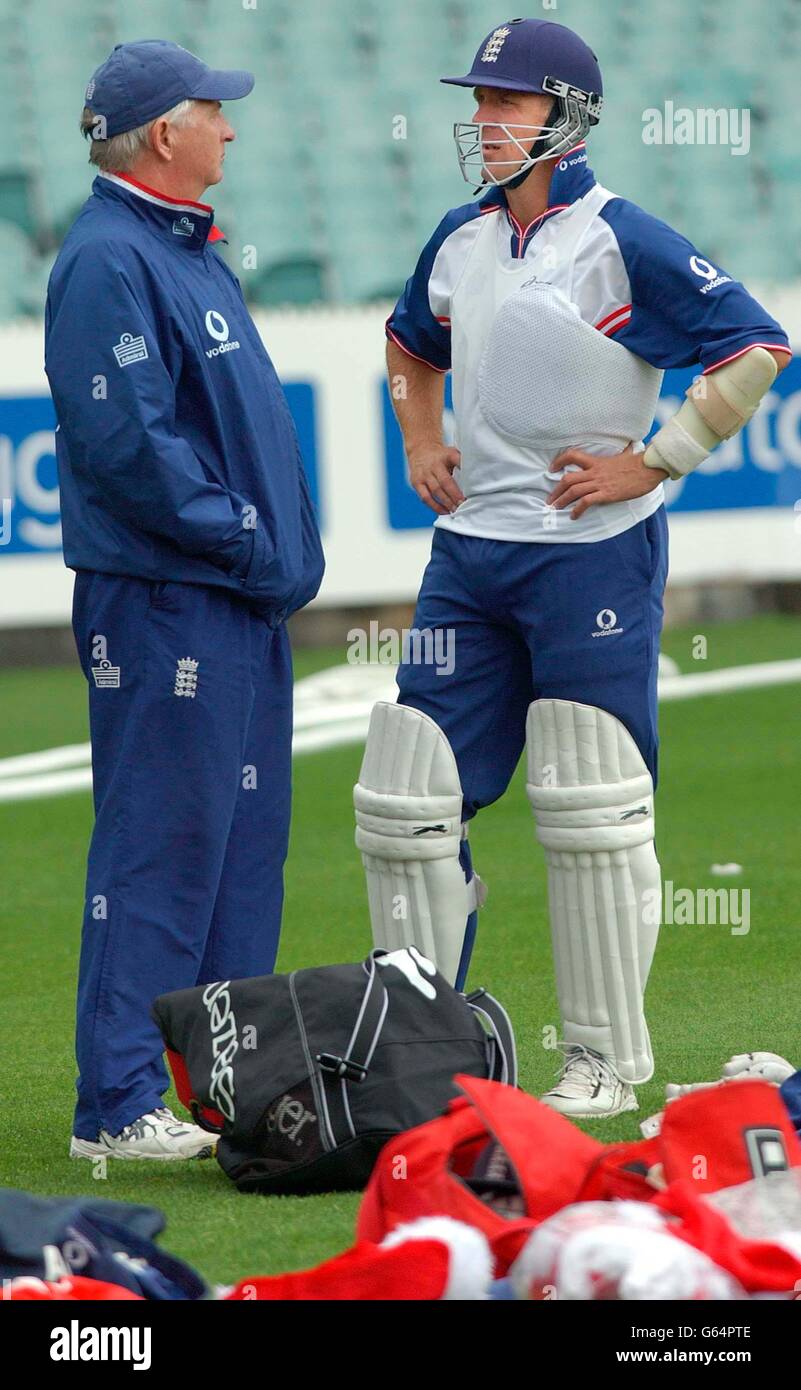 . NO COMMERCIAL USE : England coach Duncan Fletcher (left) talks to ...