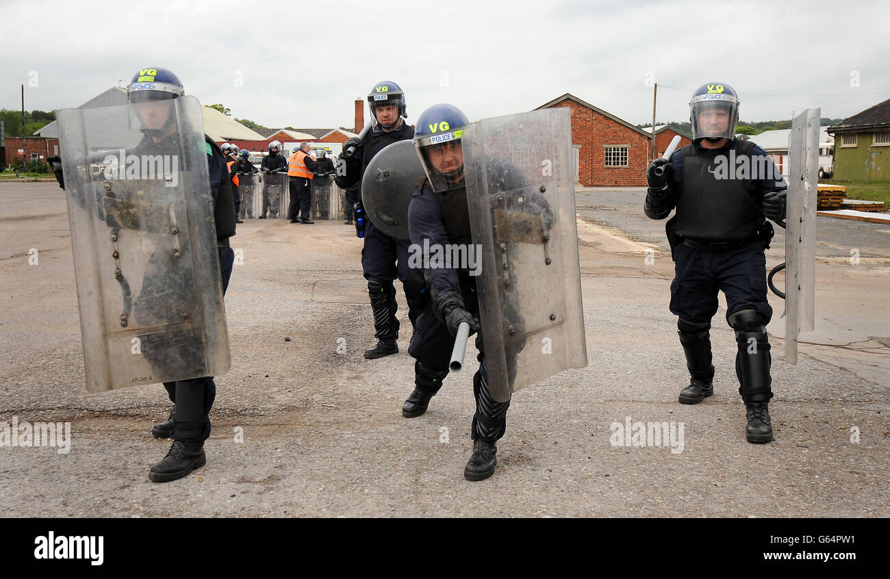 Police dog barking hi-res stock photography and images - Alamy