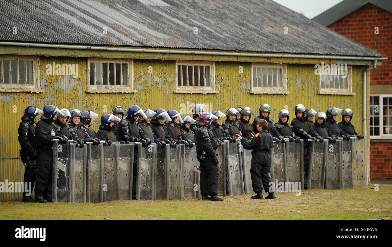 Riot training shields rioting hi-res stock photography and images - Alamy