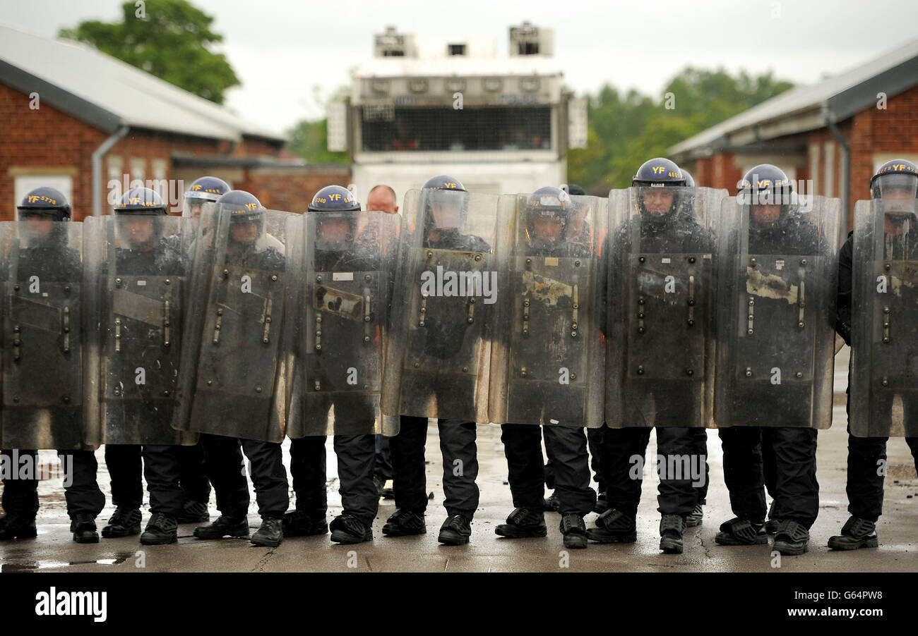 Riot training shields rioting hi-res stock photography and images - Alamy