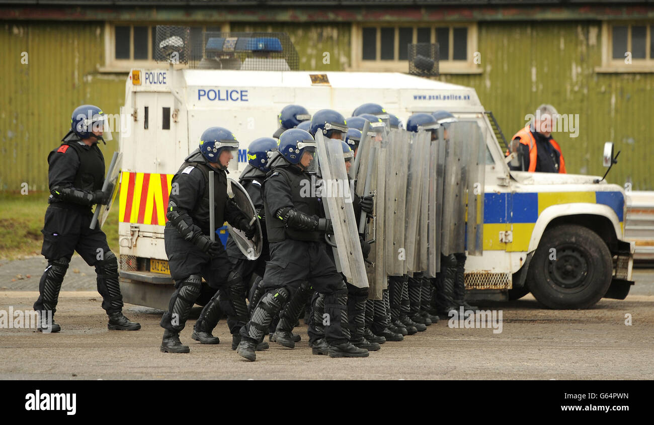 Riot training shields rioting hi-res stock photography and images - Alamy