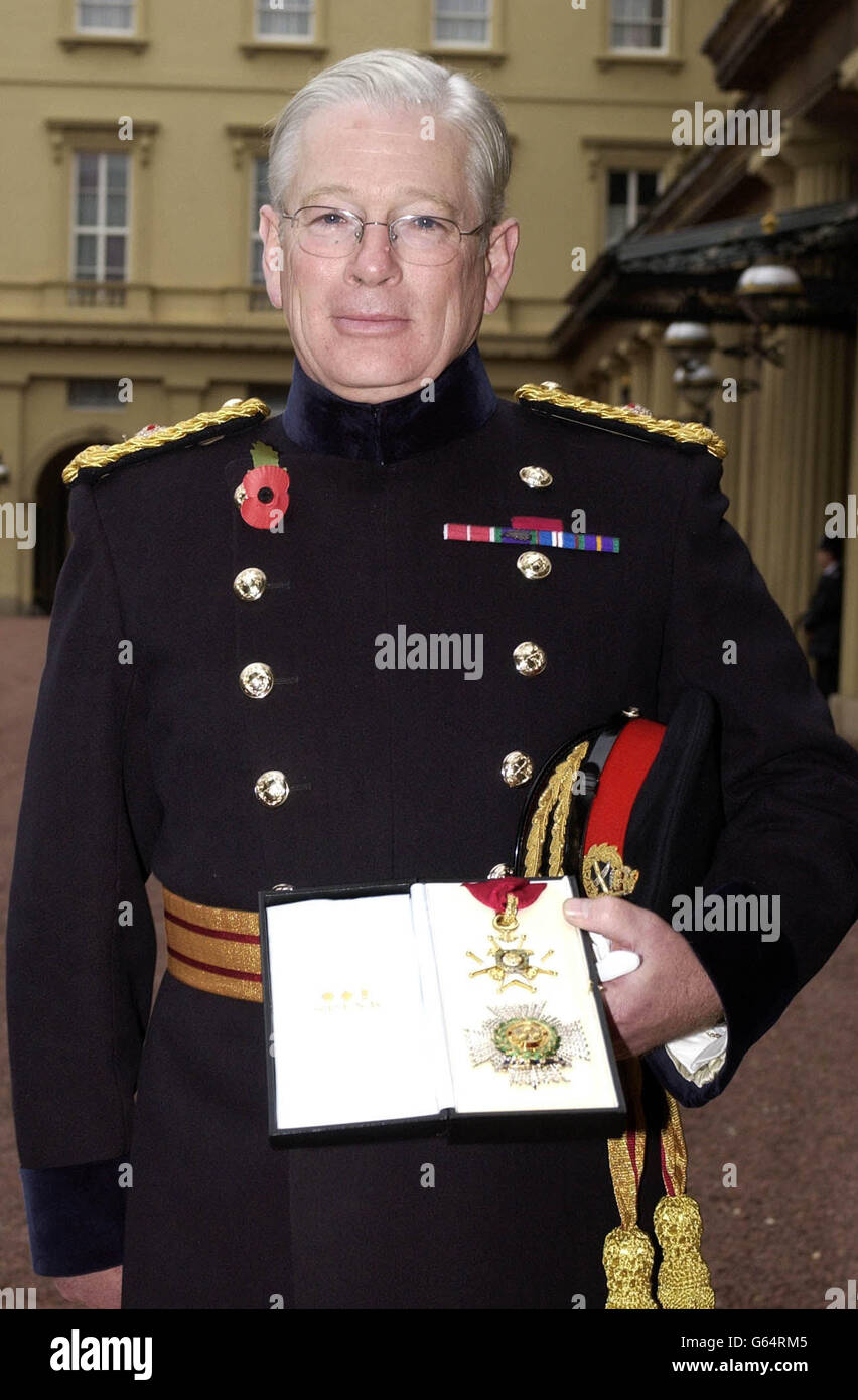 Lieutenant general sir alistair irwin hi-res stock photography and ...