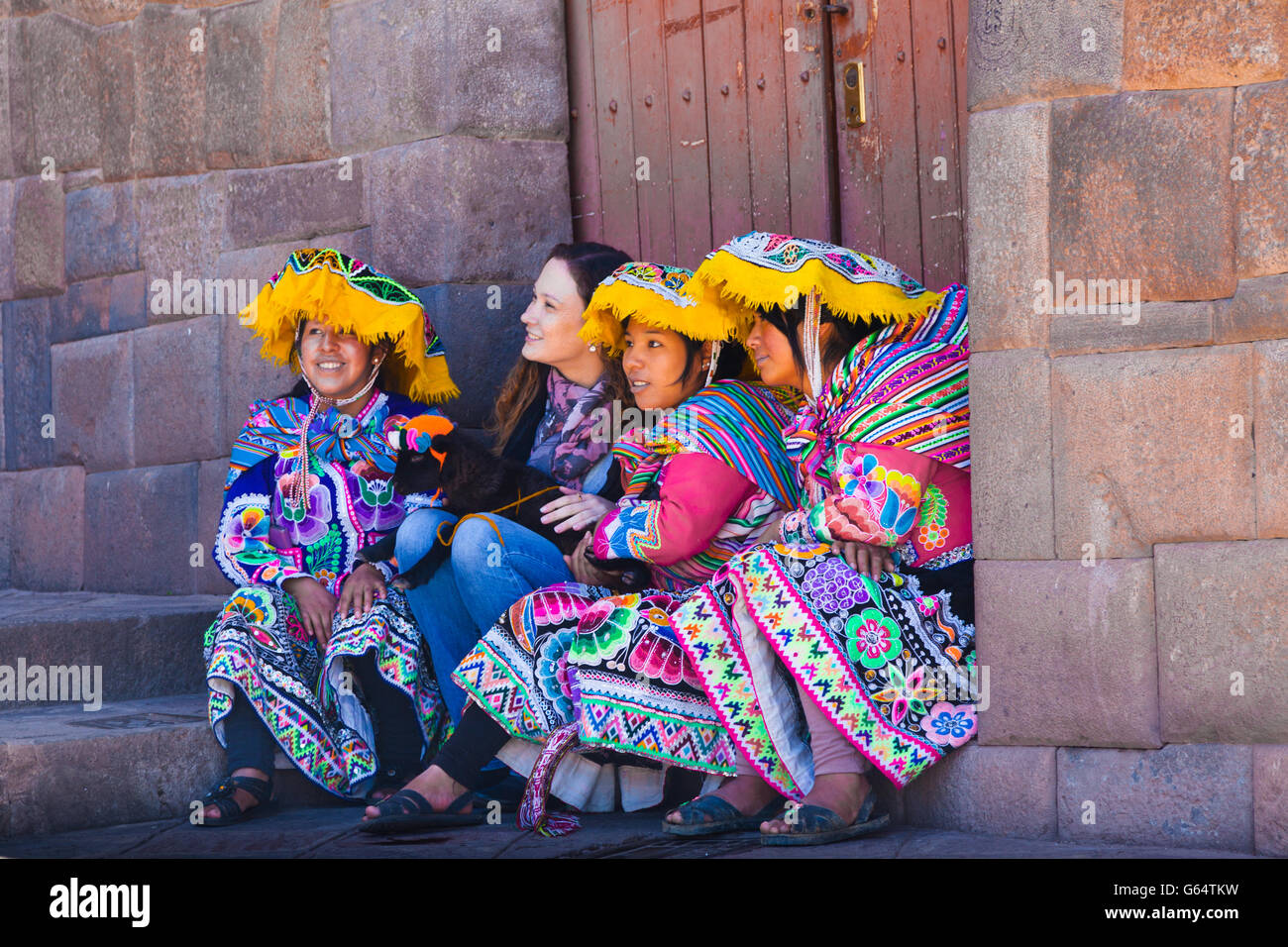 Peruvian girls in traditional dress hi-res stock photography and images ...