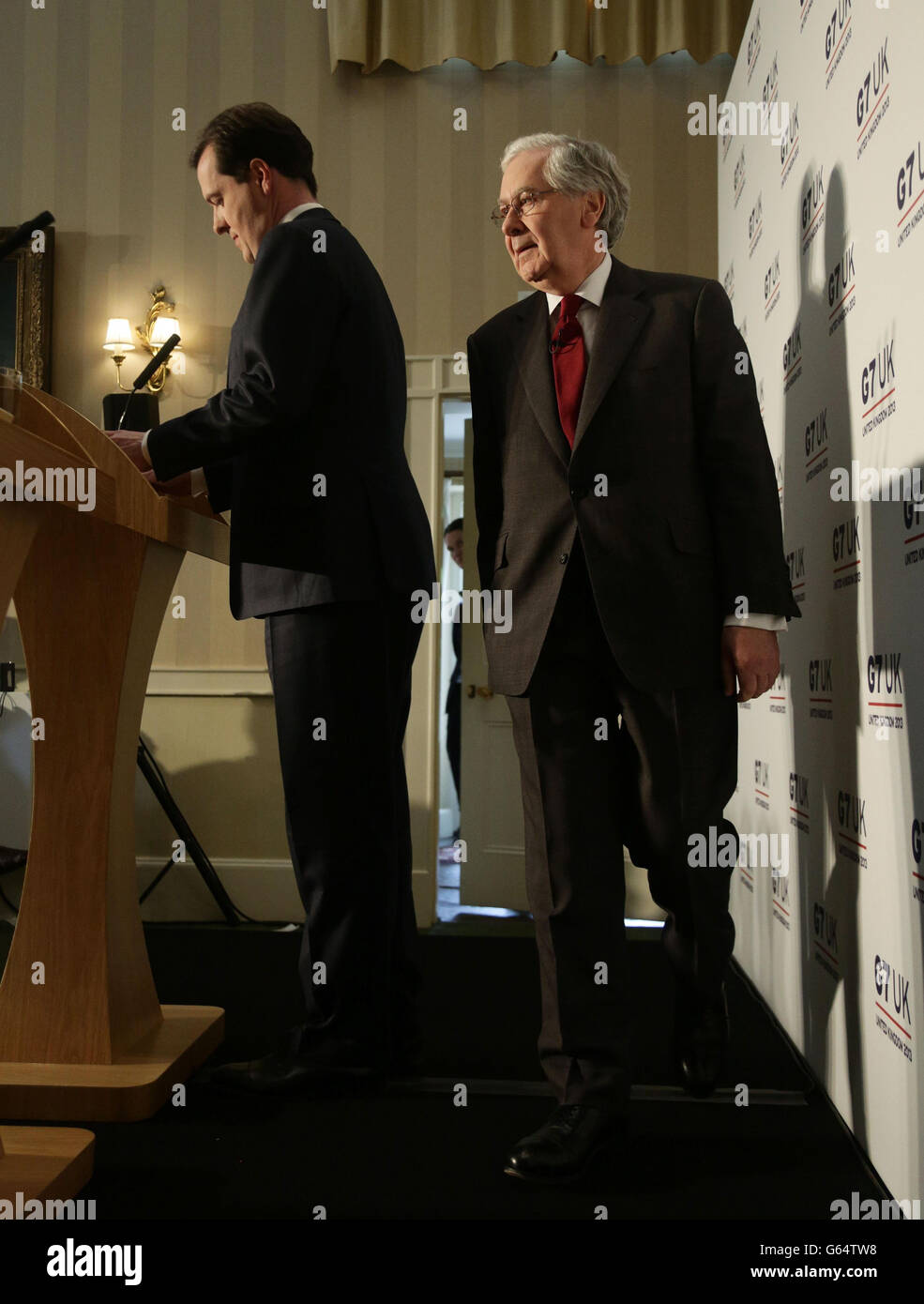 Bank england governor mervyn king press conference bank england hi-res ...