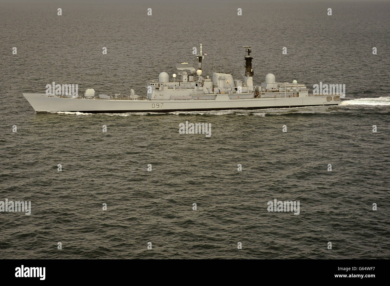 Hms edinburgh sails to edinburgh hi-res stock photography and images ...