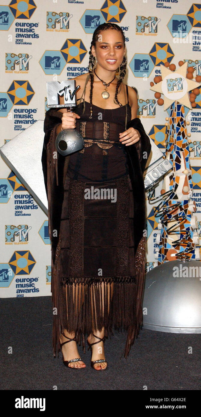 Singer Alicia Keys with her Best R&B Award during the MTV Europe Music ...