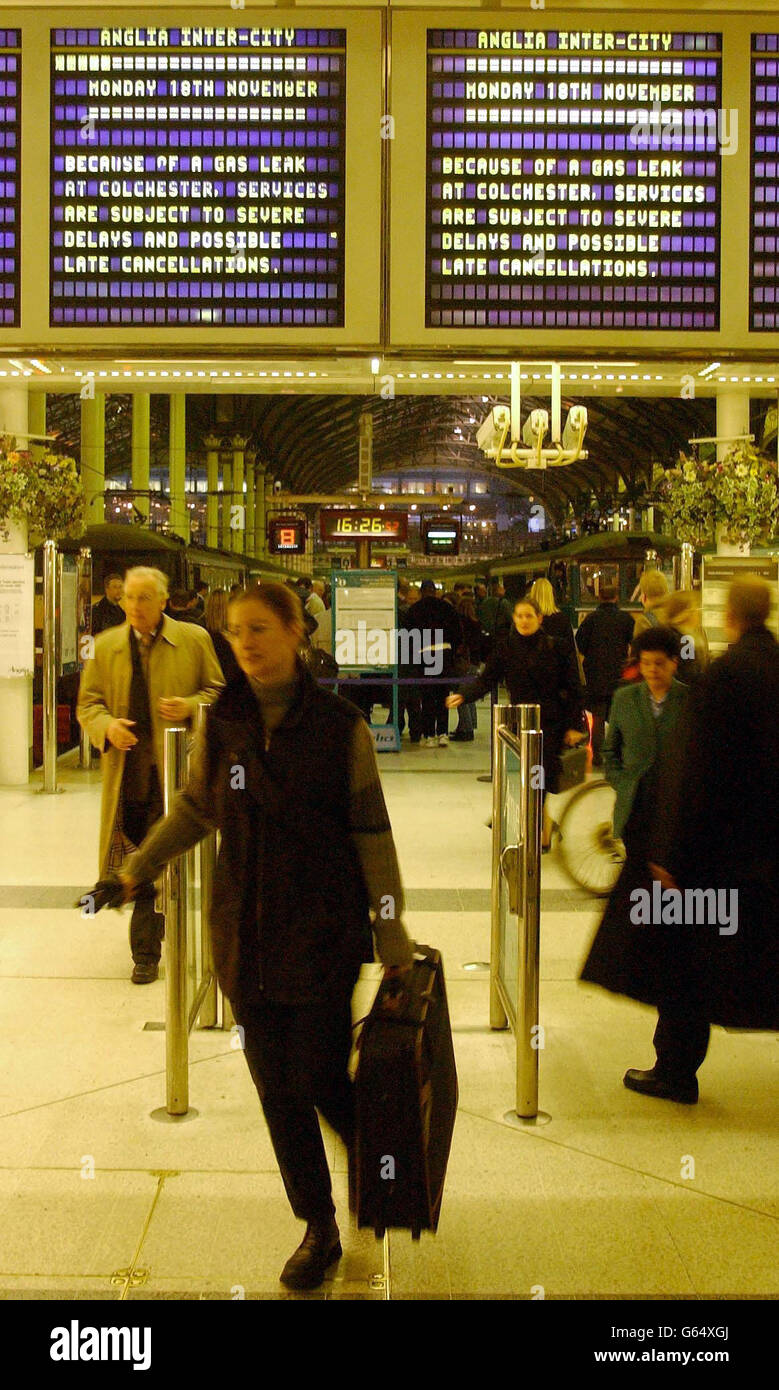 Station closed sign hi-res stock photography and images - Alamy