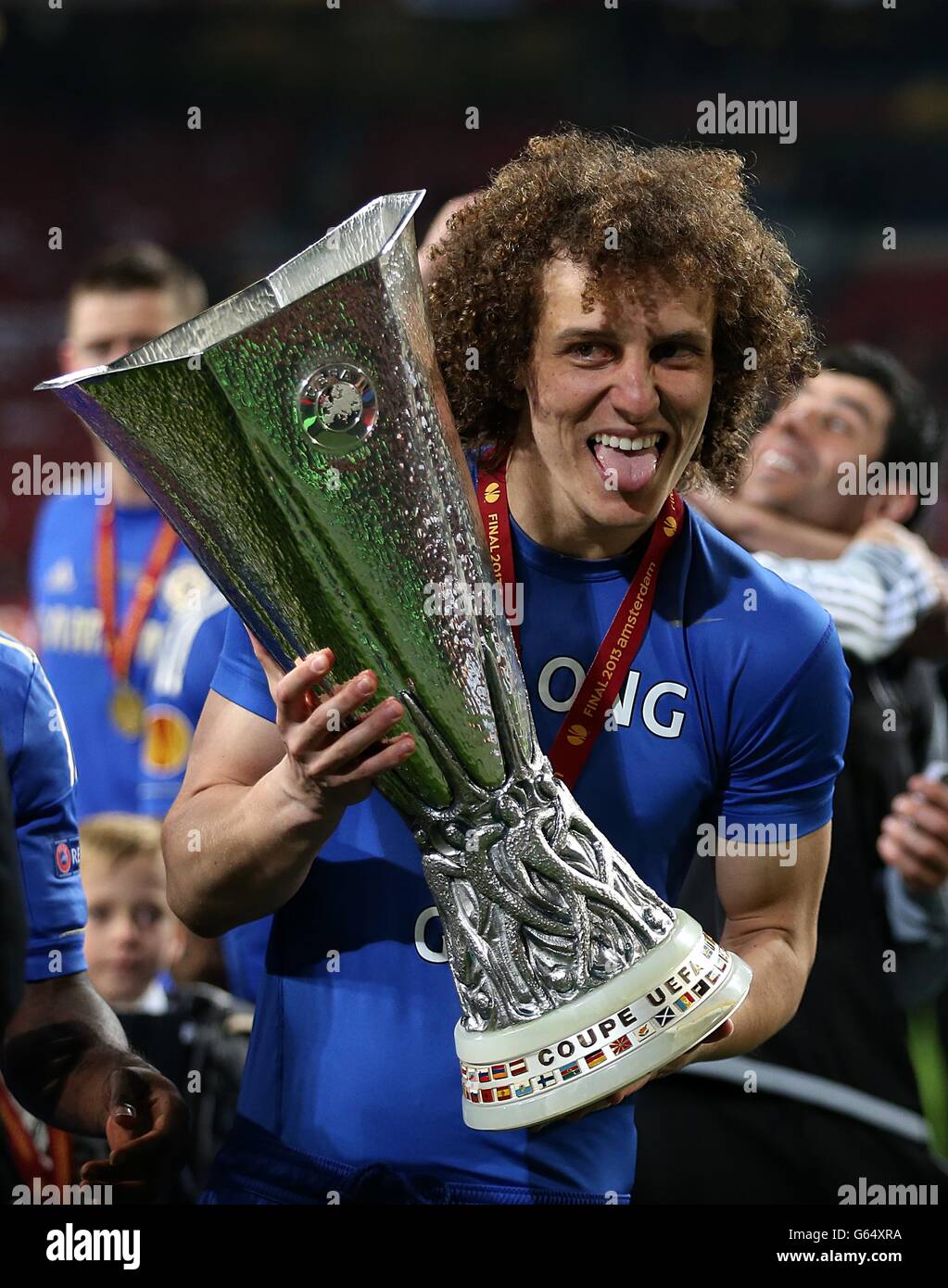 Chelsea's David Luiz with the UEFA Europa League trophy Stock Photo - Alamy