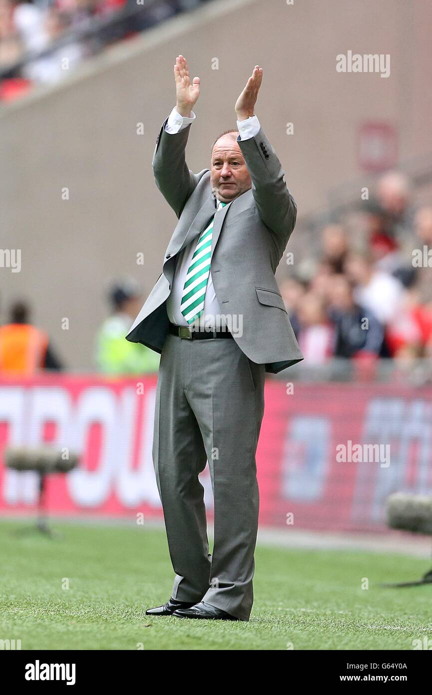 Football stadium fans touchline hi-res stock photography and images - Alamy