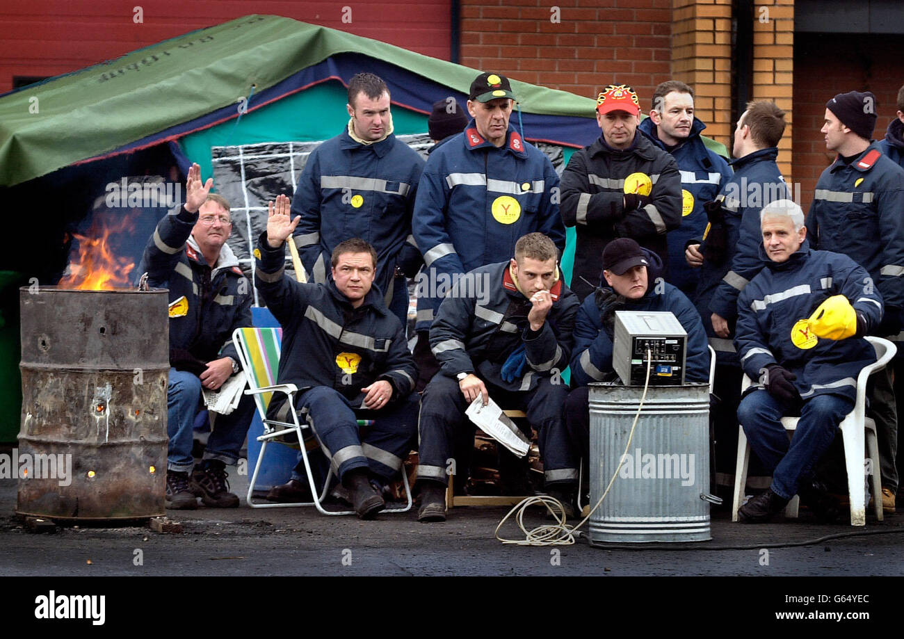 Fire fighters strike demonstrating nov2002 hi-res stock photography and ...