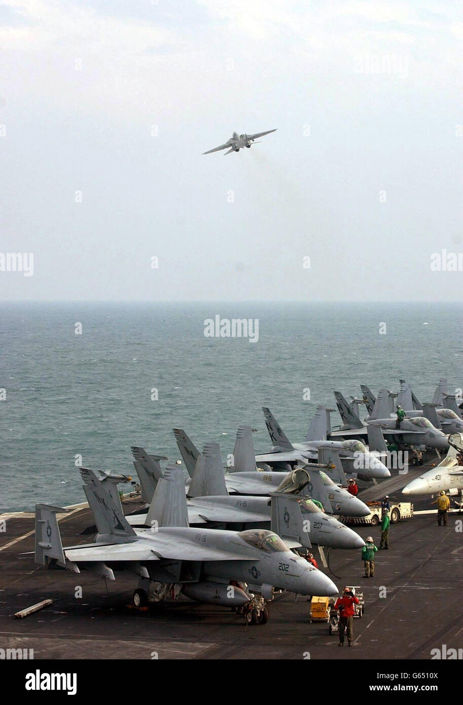 F 14 tomcats flight hi-res stock photography and images - Alamy