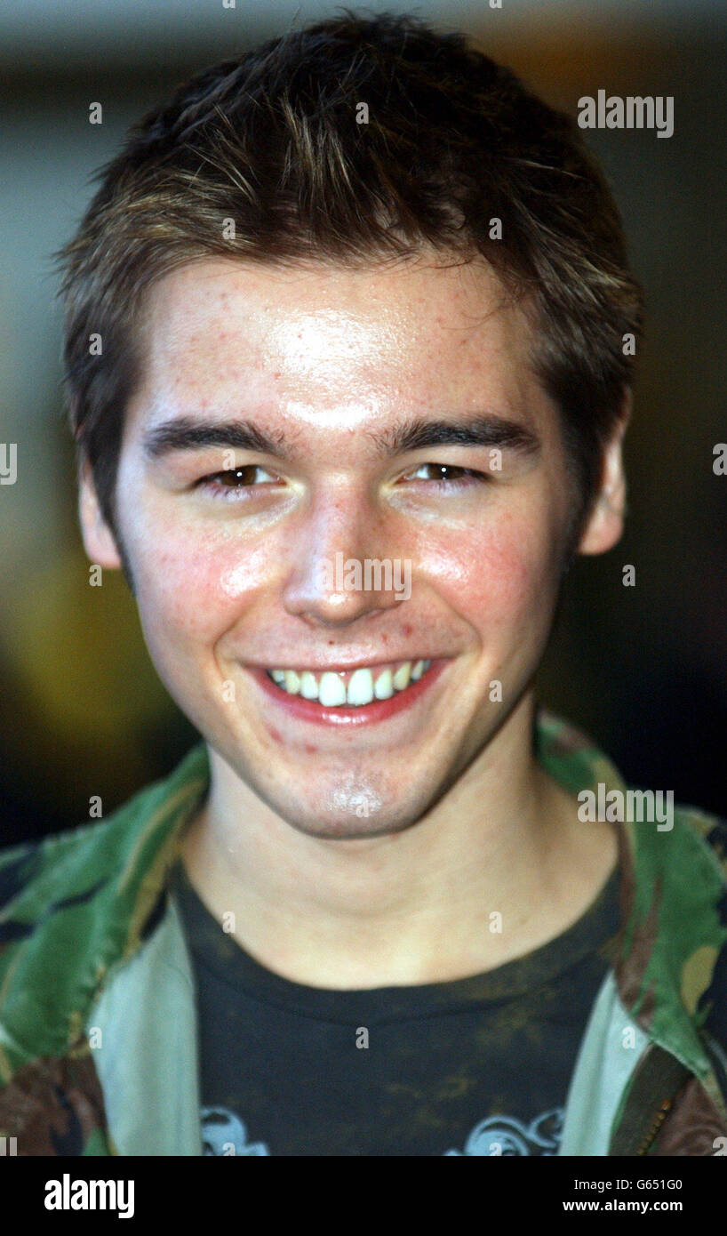 David Sneddon, one of the four remaining contestants of Fame Academy ...