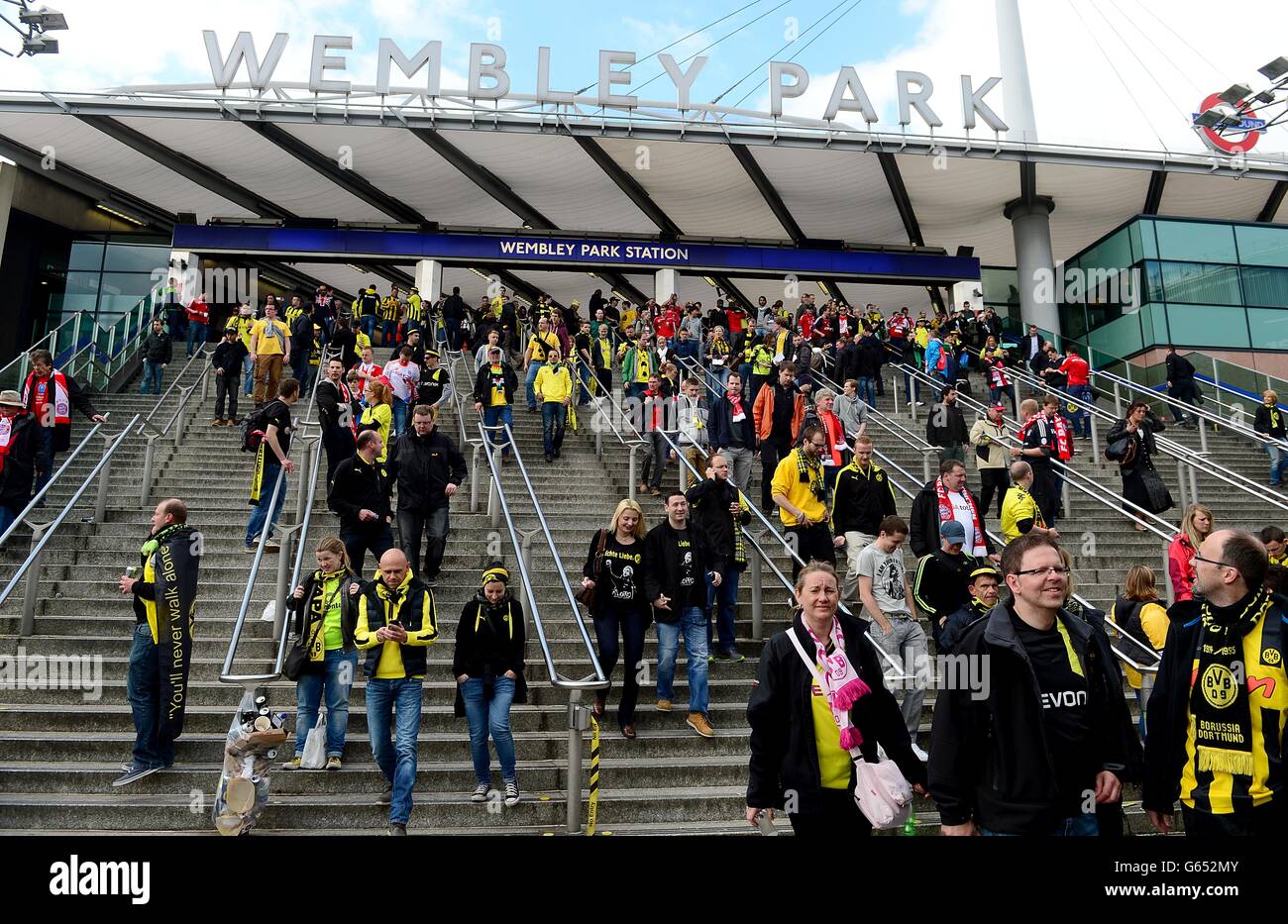 Wembley stadium station hi-res stock photography and images - Alamy