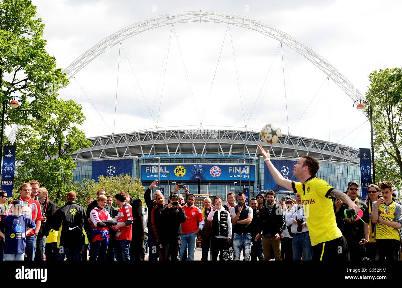 A Borussia Dortmund football trickster peforms outside Webley Stadium ...