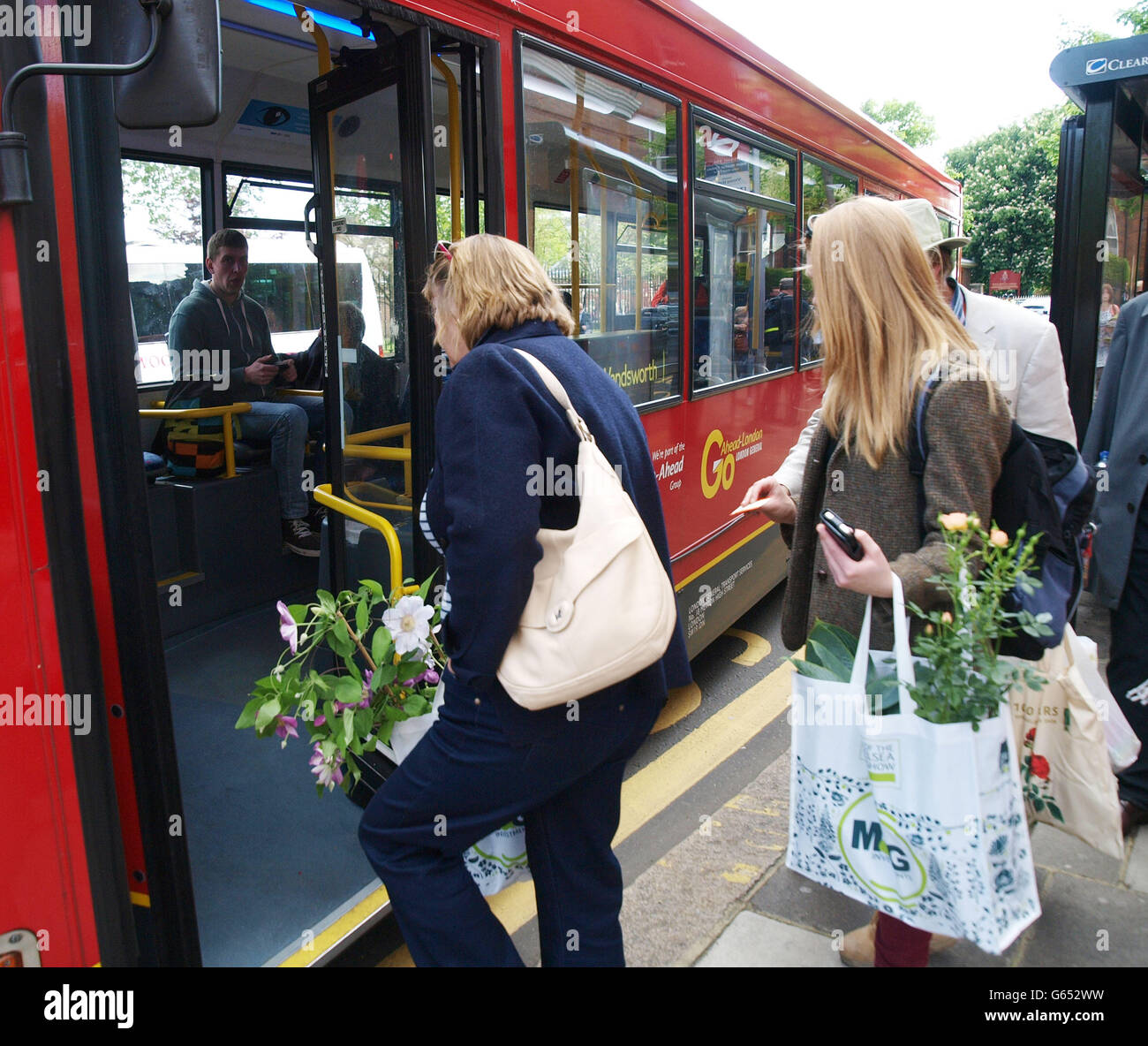 Passengers board a bus hi-res stock photography and images - Alamy