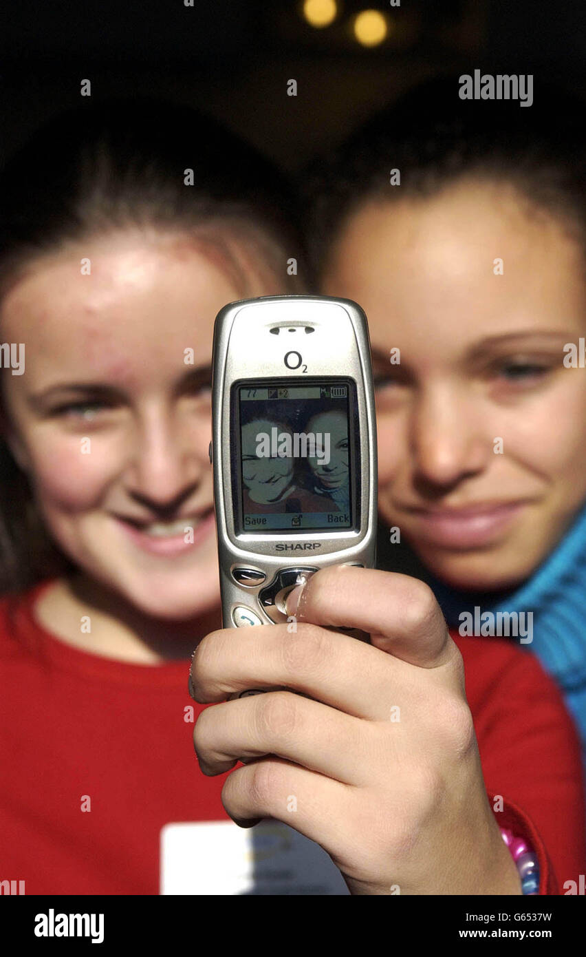 School girls Juliet Turner aged 13 (left), and Leanne Pollock aged 14 ...
