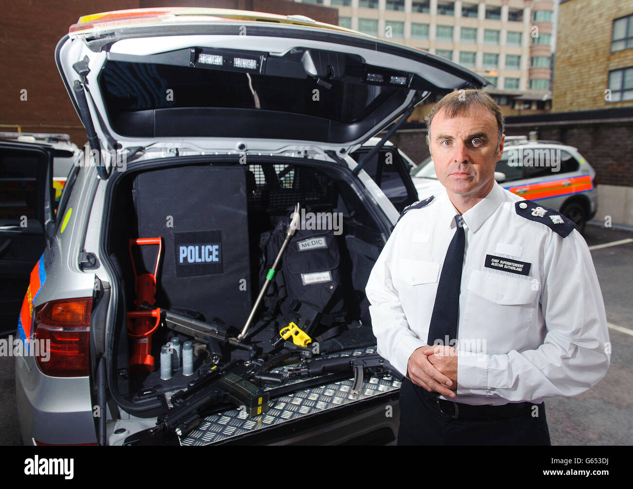 Metropolitan Police specialist firearms unit Stock Photo - Alamy