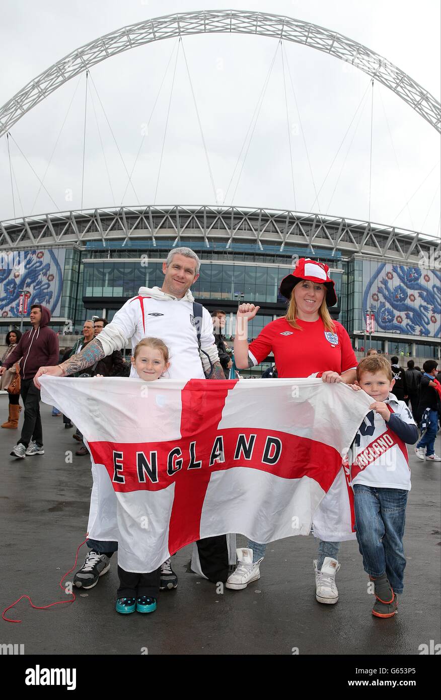 Holly and logan bryan outside wembley stadium before the match hi-res ...