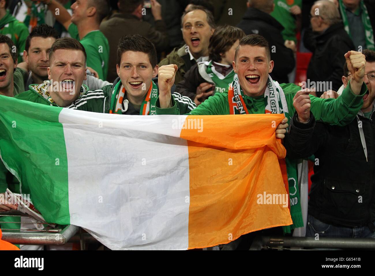 Ireland fans cheer on their side in the stands hi-res stock photography ...