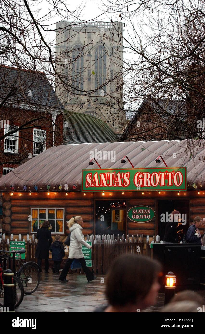 Shopping centre christmas grotto hi-res stock photography and images ...