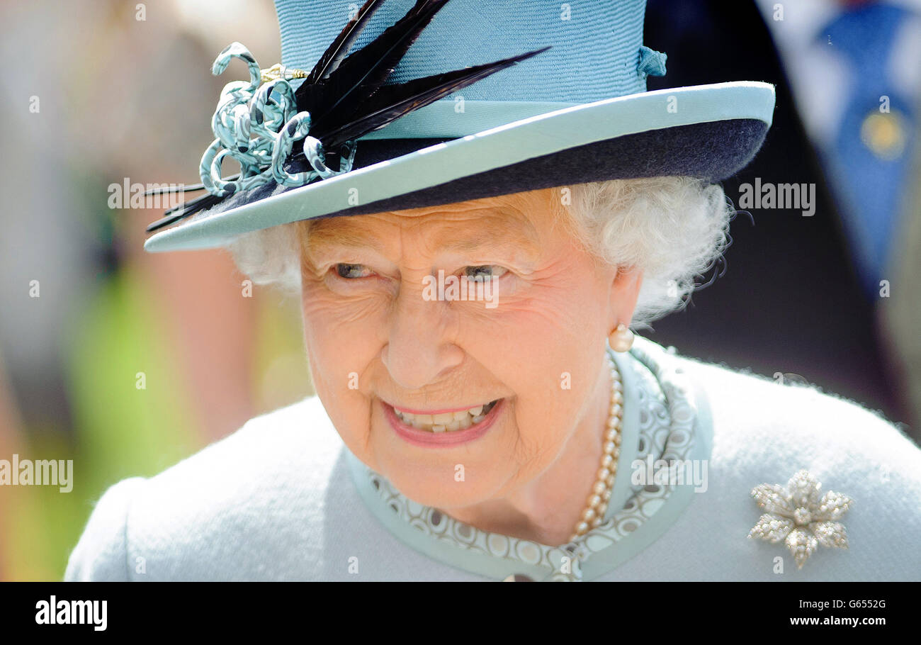 Royalty queen elizabeth ii epsom hi-res stock photography and images ...
