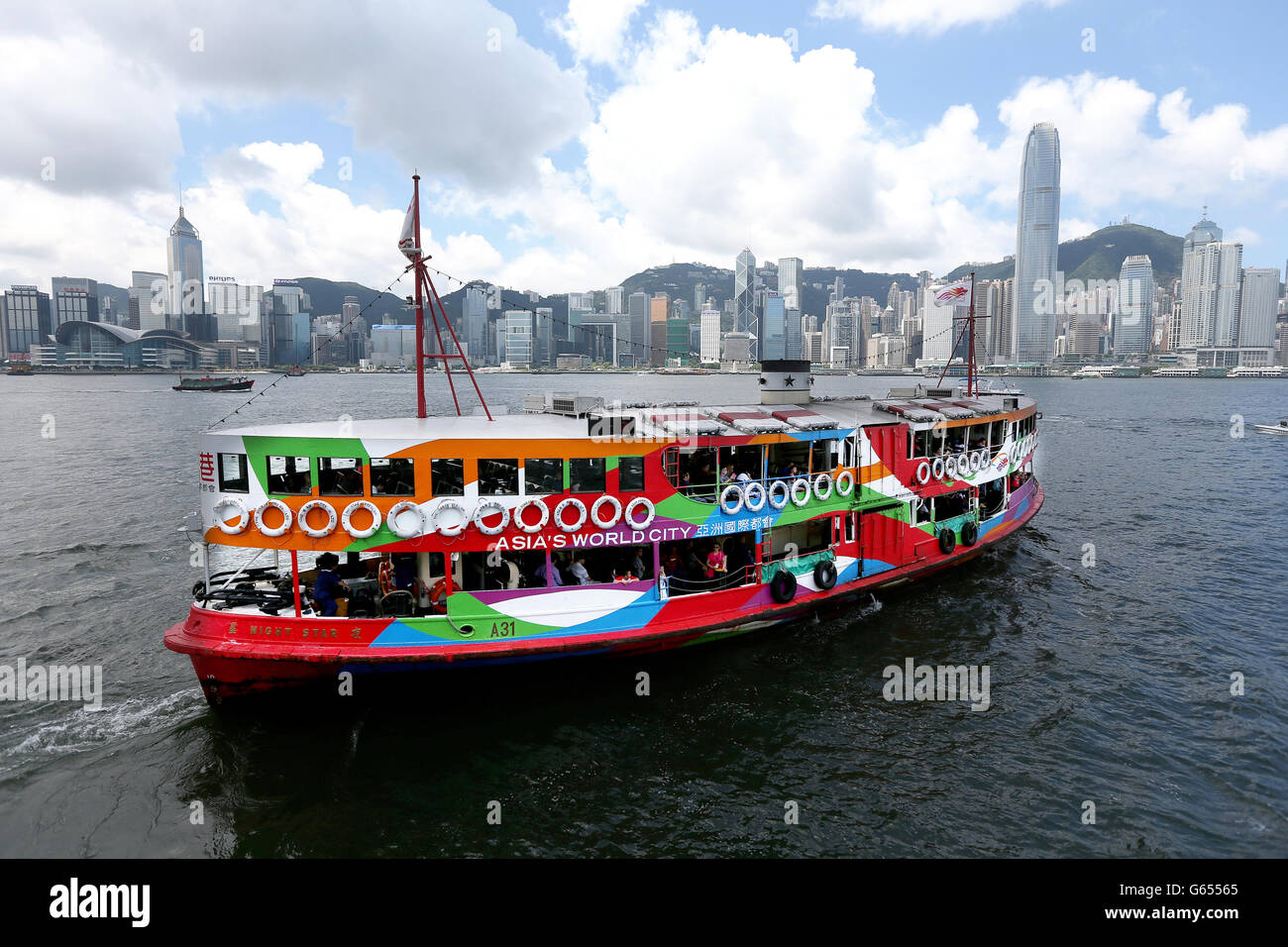 Ferries cross the harbour in hong kong hi-res stock photography and ...