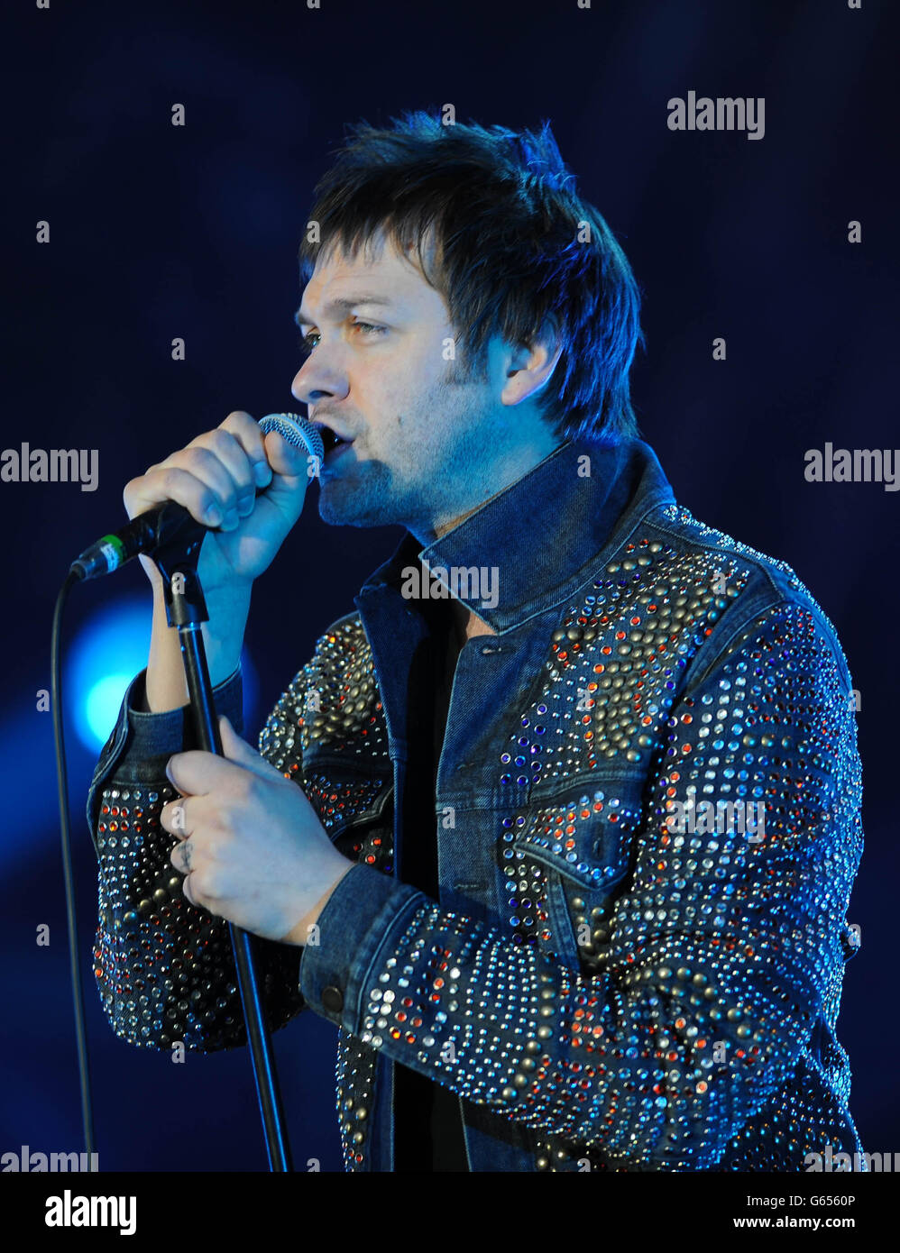 Tom meighan kasabian performing on stage hi-res stock photography and ...