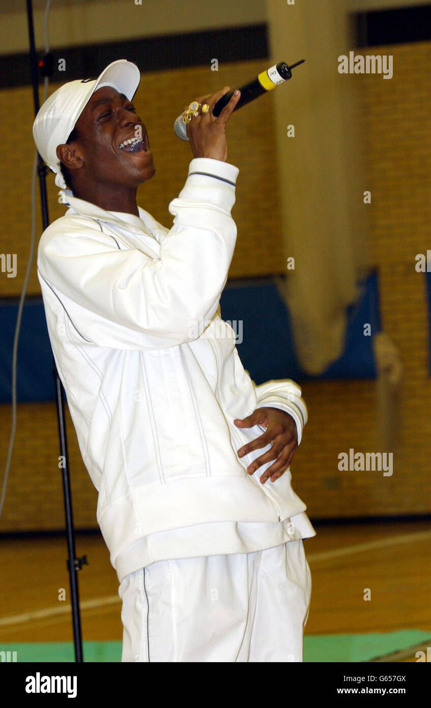 Guest singer mista hi-res stock photography and images - Alamy