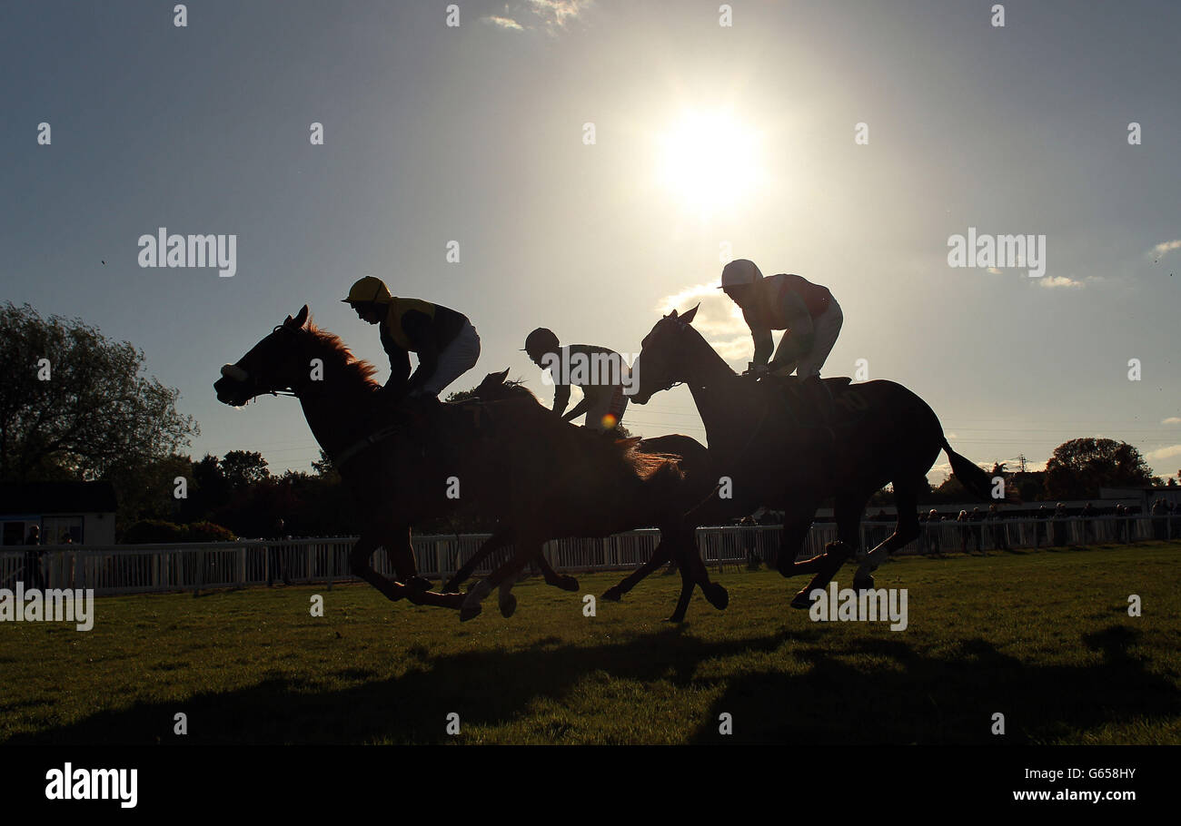 Horse racing worcester racecourse hi-res stock photography and images ...
