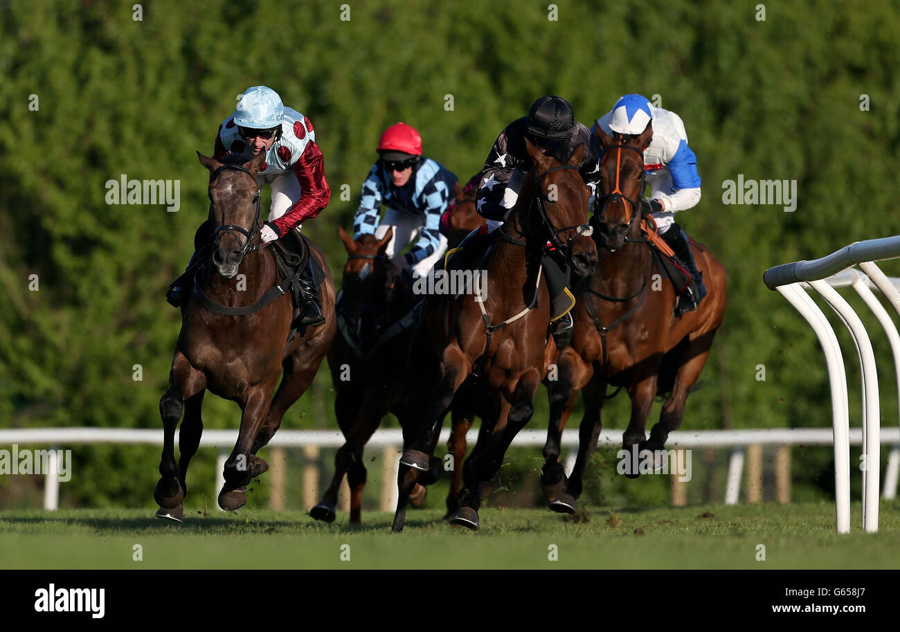Horse Racing - Worcester Racecourse Stock Photo - Alamy