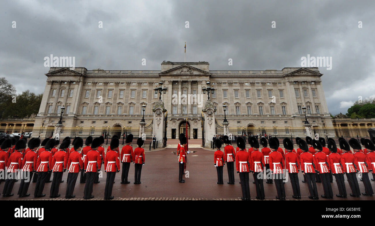 Members of the Grenadier Guards stand outside Buckingham Palace during ...