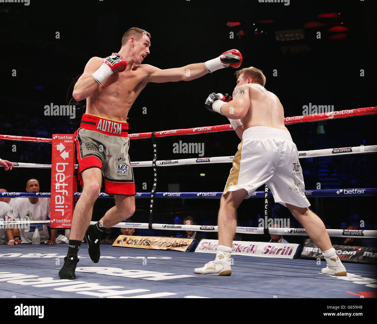 Super middleweight contest hi-res stock photography and images - Alamy