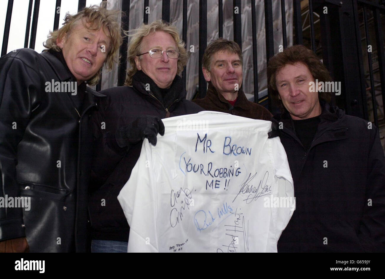 Guitarist who played rod stewart hi-res stock photography and images ...