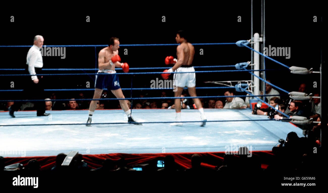Mohammad Ali v Henry Cooper Fight Stock Photo - Alamy