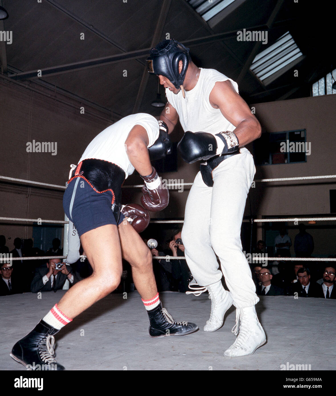 Muhammed ali sparring hi-res stock photography and images - Alamy