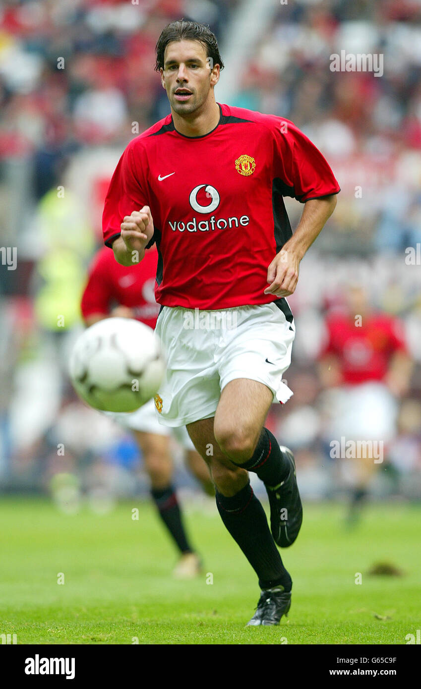 Ruud van nistelrooy in action for manchester utd hi-res stock ...